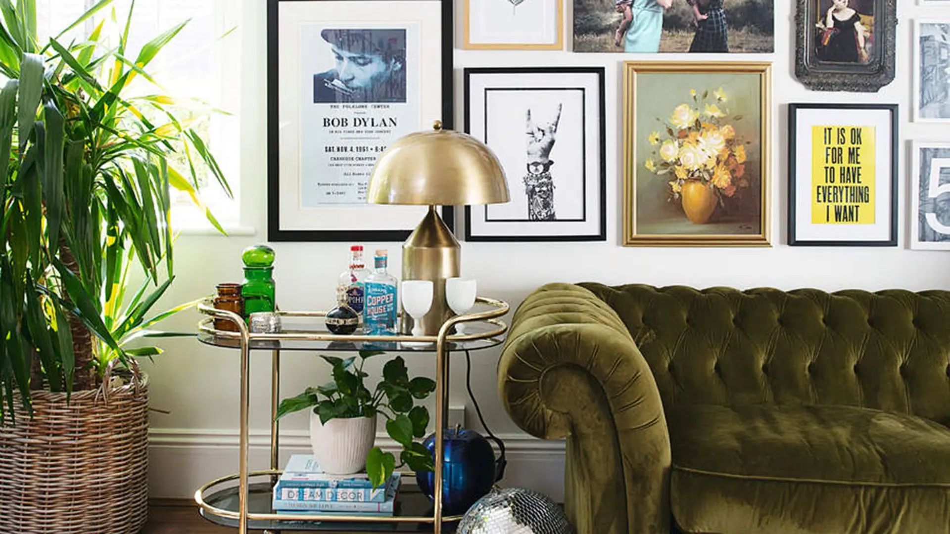 Gallery Walls at Home: Curatorial Tricks for Small Spaces | GMRU